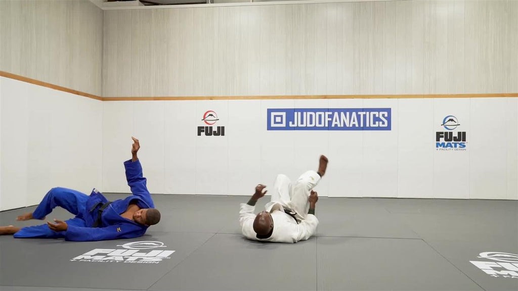 The Beauty of The Crossing and Spinning Steps To Attack by Israel Hern ...